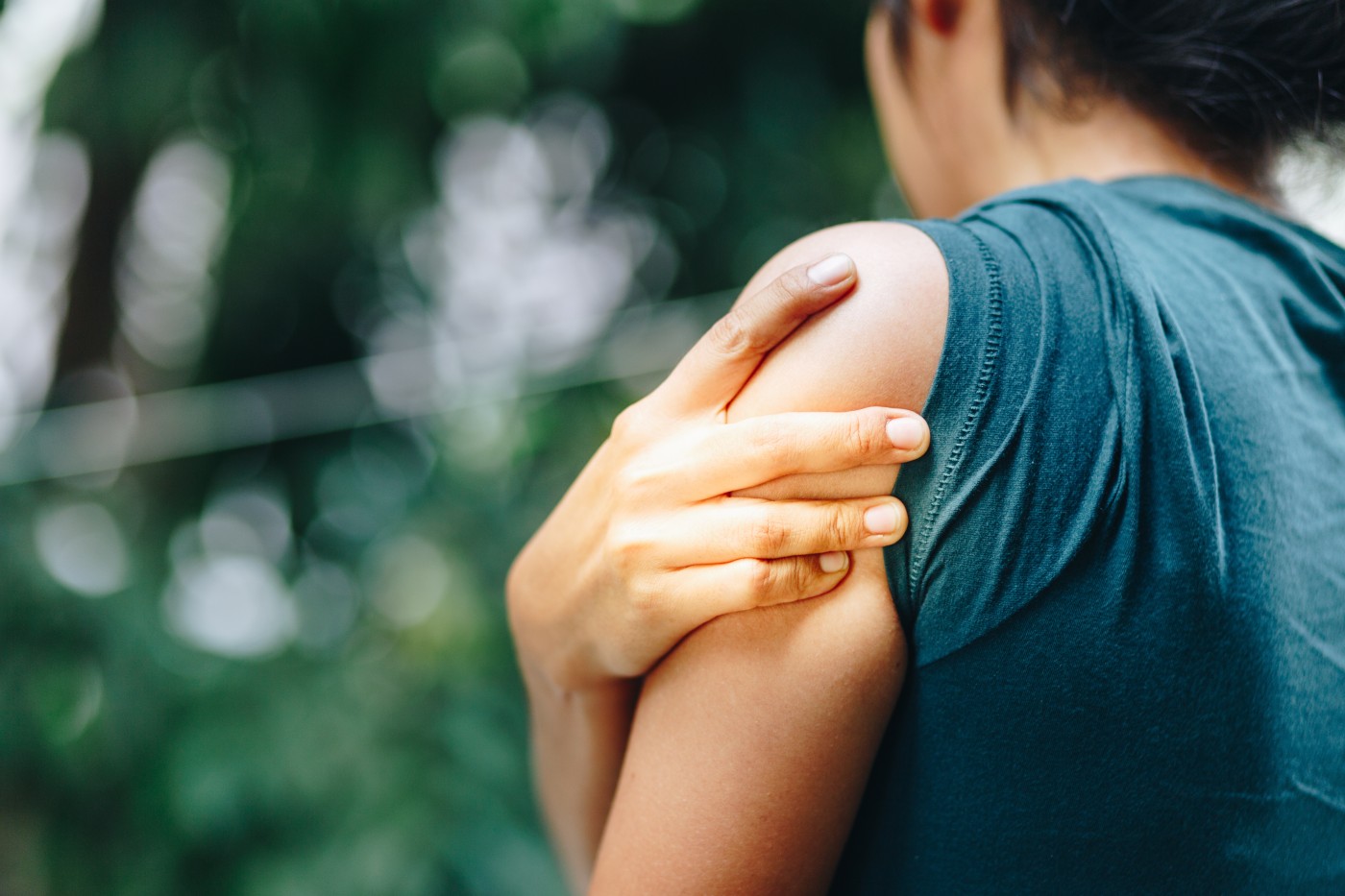 Shoulder Pain After a Car Accident: Injuries & Symptoms to Look Out For ...